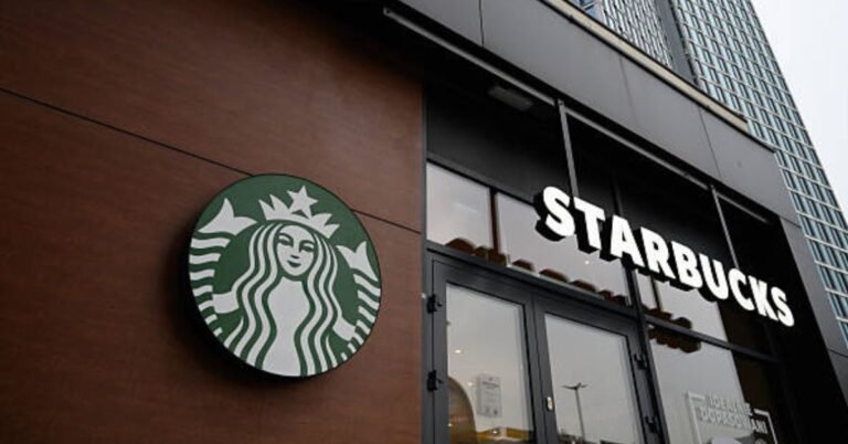 The Starbucks Logo in 1971: History, Meaning & the Original Siren Design