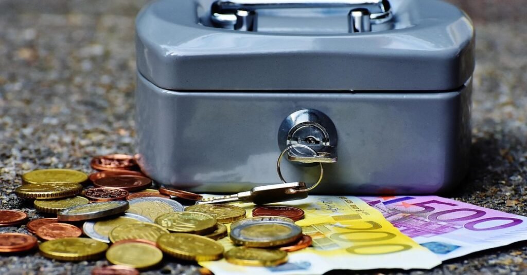 What Is Principal in Finance? A Complete Guide to Its Meaning & Uses